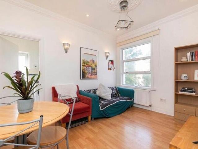 4 bedroom flat for rent in Little Ealing Lane, London, W5