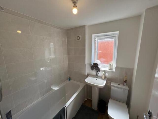 4 bedroom semi detached house for rent in Manor Way, Erdington, Birmingham, B24