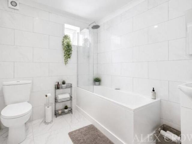 4 bedroom flat for rent in Margery Park Road, Forest Gate, E7
