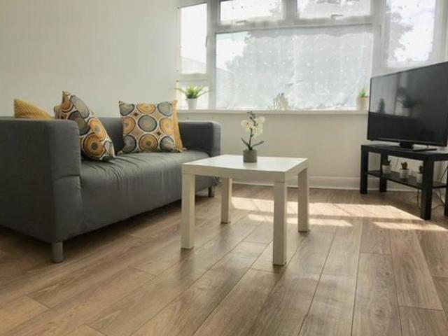 4 bedroom flat for rent in Meridan Road PO5