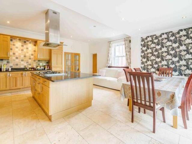 4 bedroom flat for rent in Metchley Lane, B17