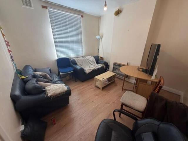 4 bedroom flat for rent in Mina Road Terraced House with garden, SE17
