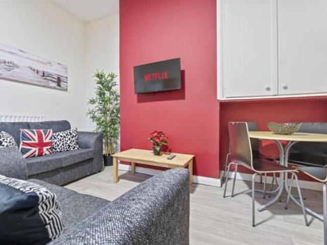 4 bedroom flat for rent in Noel Street, Nottingham, NG7