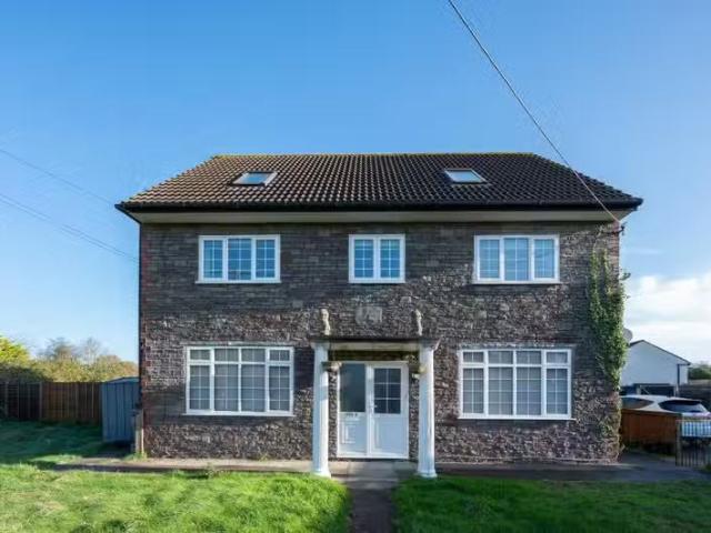 4 bedroom flat for rent in North Road, Yate, Bristol, BS37