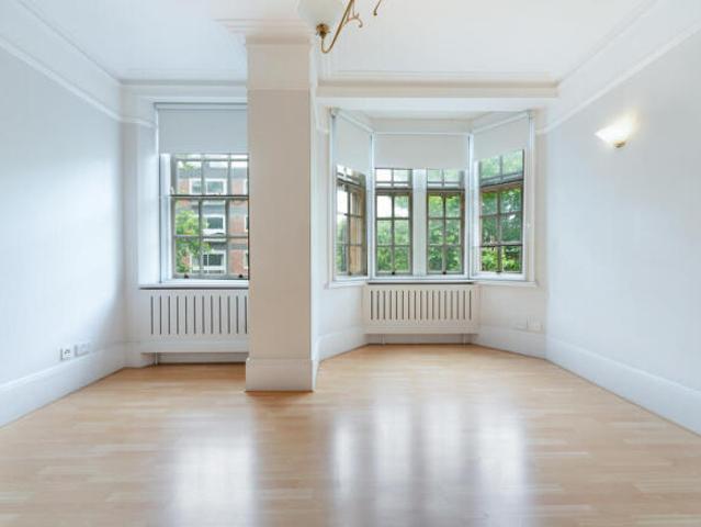 4 bedroom flat for rent in Old Brompton Road, SW5