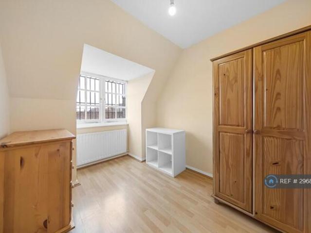 4 bedroom flat for rent in Old Oak Common Lane, East Acton, W3