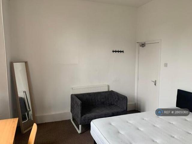 4 bedroom flat for rent in Otago Street, Glasgow, G12
