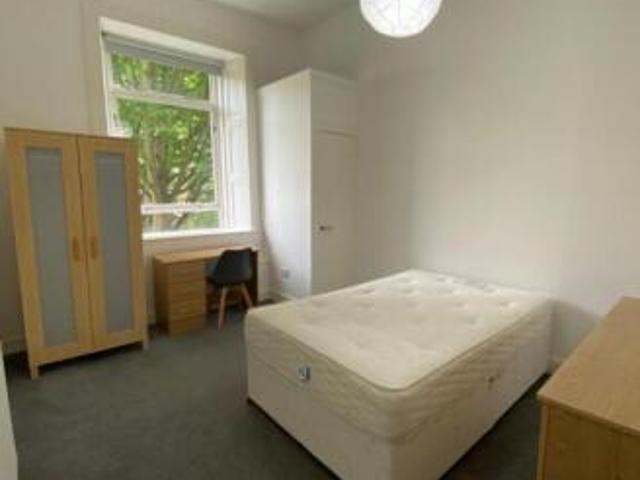 4 bedroom flat for rent in Oxford Street, Edinburgh, EH8