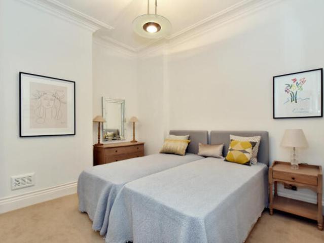 4 bedroom flat for rent in Palace Gate Kensington London, W8