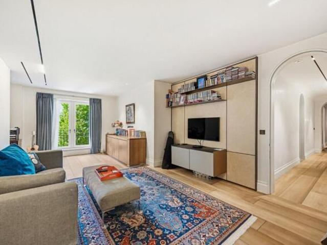 4 bedroom flat for rent in Palace Green, Kensington, London, W8