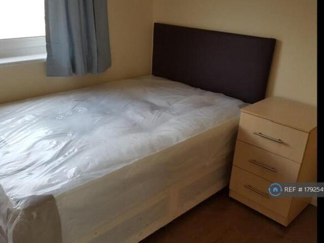 4 bedroom flat for rent in Patrick Connolly Gardens, Bow, E3