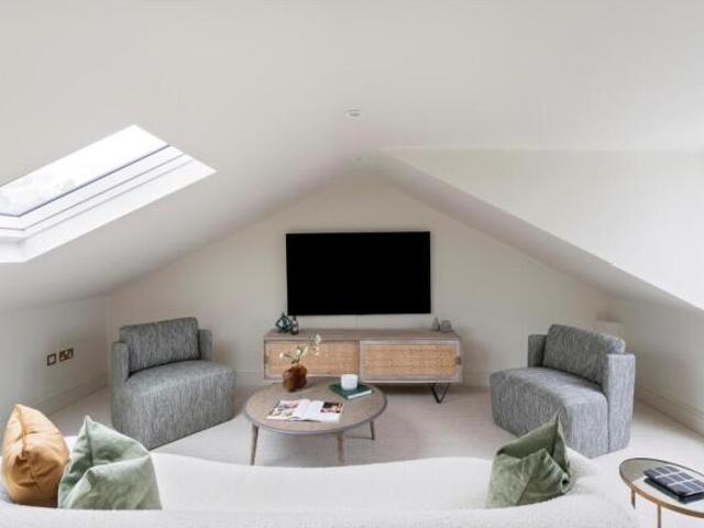 4 bedroom flat for rent in Pembridge Gardens, London, W2