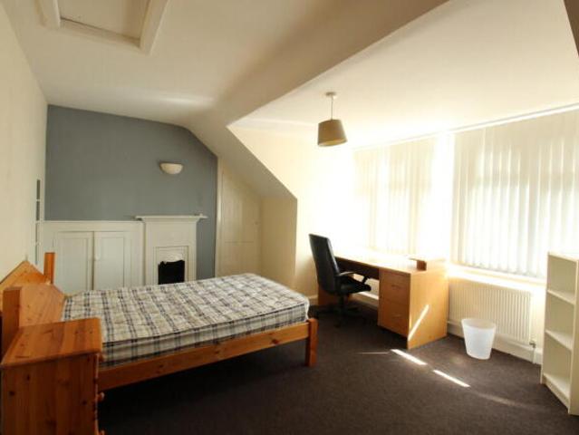 4 bedroom flat for rent in Portswood Road, SO17