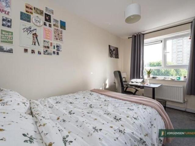 4 bedroom flat for rent in Rathbone House, Brondesbury Road, NW6