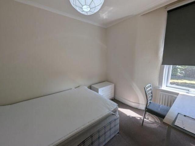 4 bedroom flat for rent in Redland Grove Top – Ref: 196, BS6