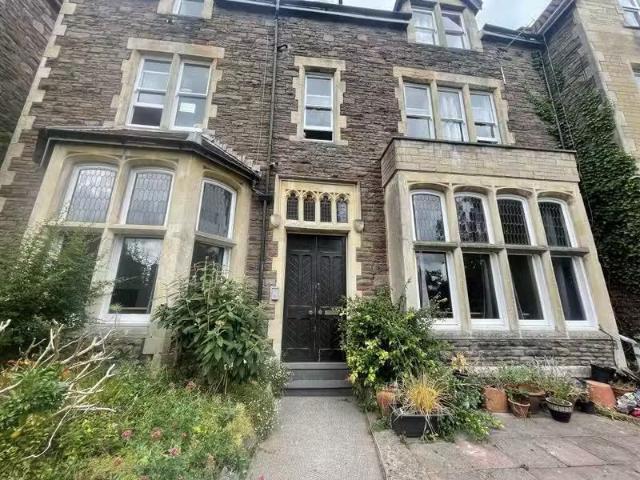 4 bedroom flat for rent in Redland Road Top Floor Flat Ref 327.