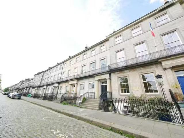 4 bedroom flat for rent in Regent Terrace, Calton Hill, Edinbu.