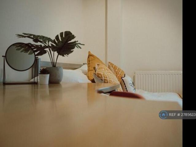 4 bedroom flat for rent in Regent Terrace, Sheffield, S3