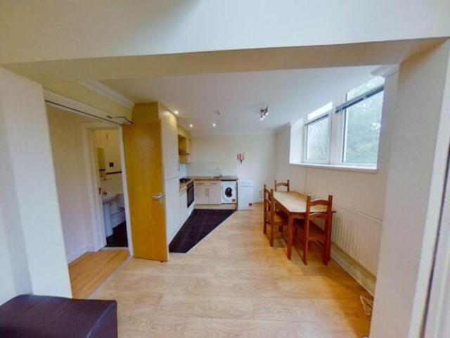 4 bedroom flat for rent in Richmond Road, CF24