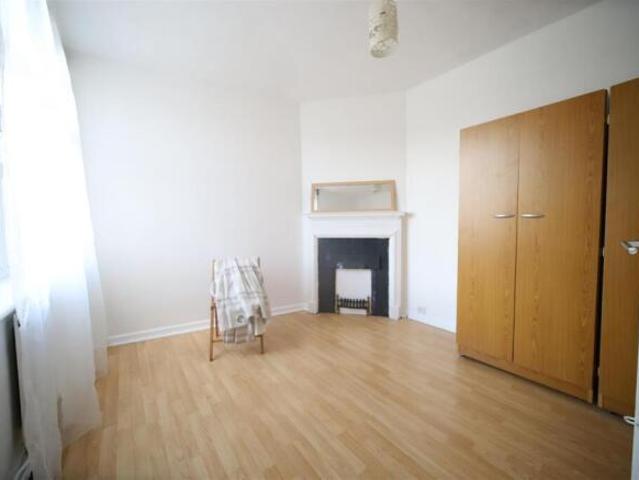 4 bedroom flat for rent in Ridge Avenue, Southgate, N21