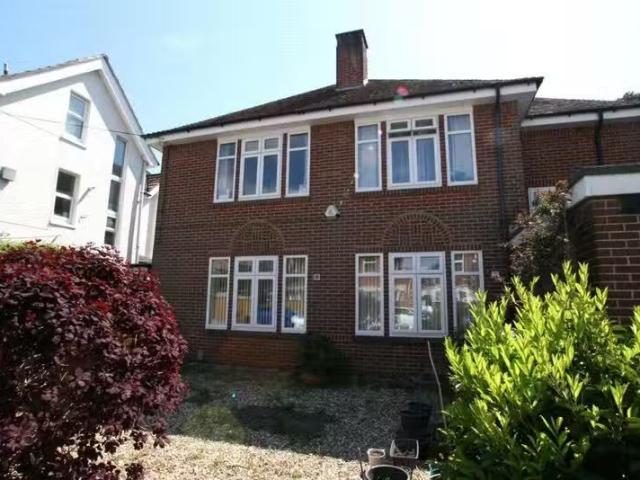 4 bedroom flat for rent in Rushton Crescent Meyrick Park, BH3