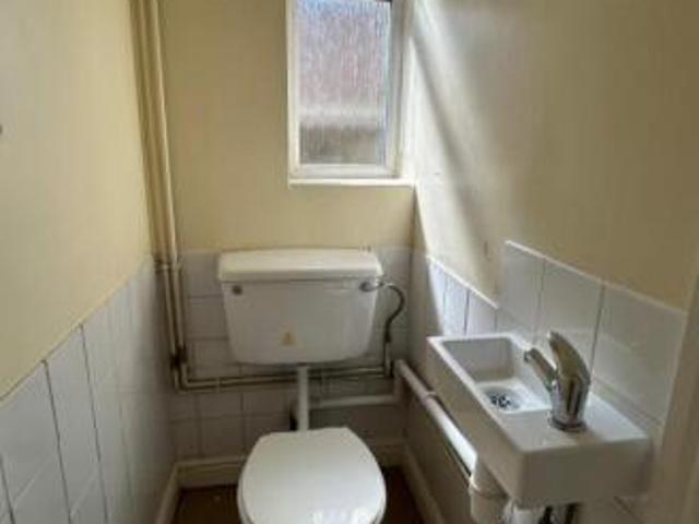 4 bedroom flat for rent in Scott Lidgett Road, Stoke On Trent, ST6