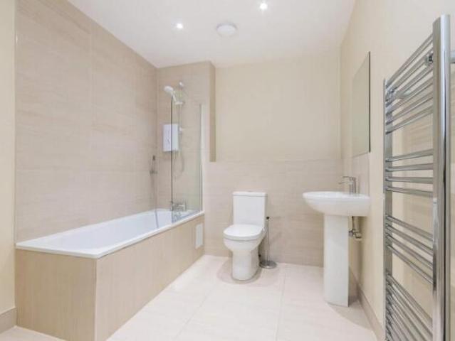 4 bedroom flat for rent in Sciennes Road, Edinburgh, EH9