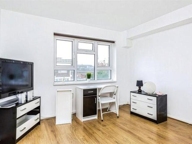 4 bedroom flat for rent in Sackville Street, Southsea, Hampshire, PO5