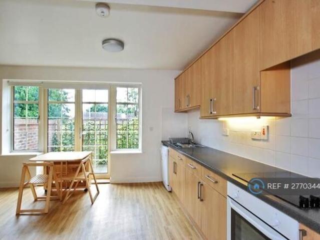 4 bedroom flat for rent in Sarum Road, Winchester, SO22