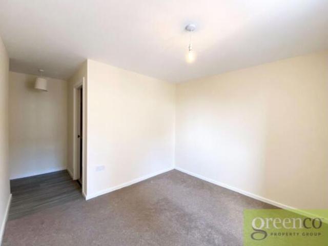 4 bedroom flat for rent in Seymour Grove, Old Trafford, M16