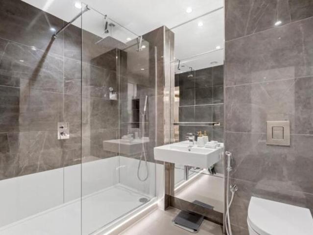 4 bedroom flat for rent in Sophora House, 342 Queenstown Road, SW11
