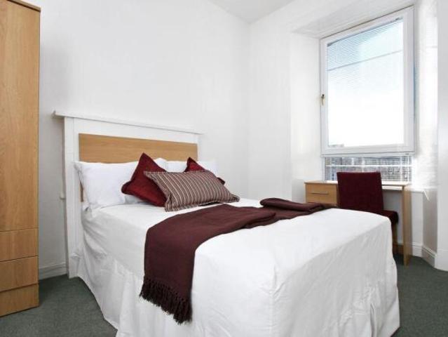 4 bedroom flat for rent in South Clerk Street, Edinburgh, EH8