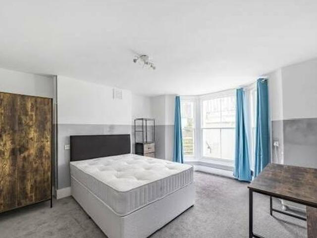 4 bedroom flat for rent in Southerton Road Hammersmith W6