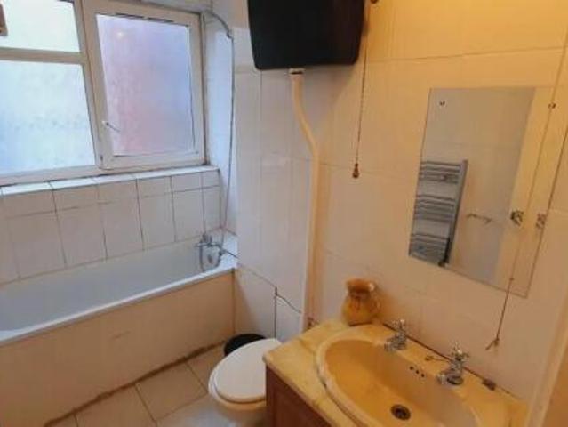 4 bedroom flat for rent in Southwater Close, London, E14