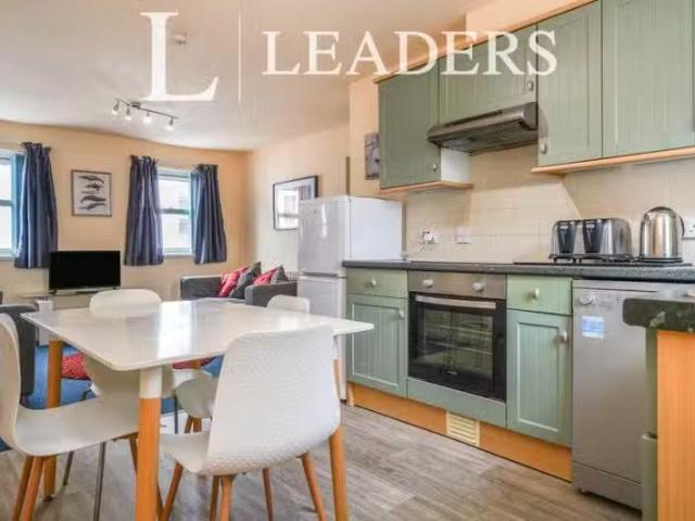 4 bedroom flat for rent in Swindon Road, Cheltenham, Glouceste.