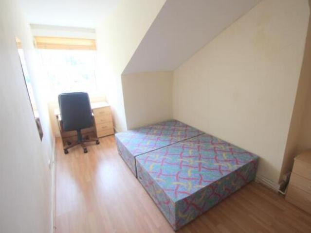4 bedroom flat for rent in St Johns Terrace, Hyde Park, Leeds, LS3