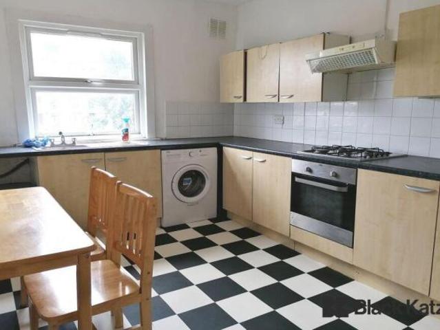 4 bedroom flat for rent in St John's Hill, Clapham Junction SW11