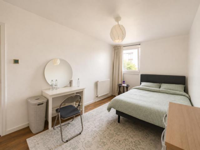4 bedroom flat for rent in St. Stephens Road, London, E3