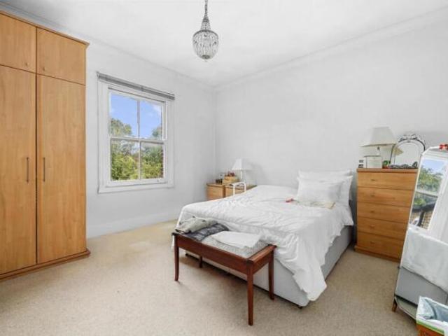 4 bedroom flat for rent in Station Road, Barnet, London, NW4