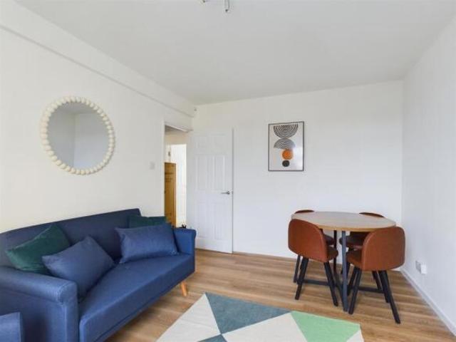 4 bedroom flat for rent in Stafford Court, SW8