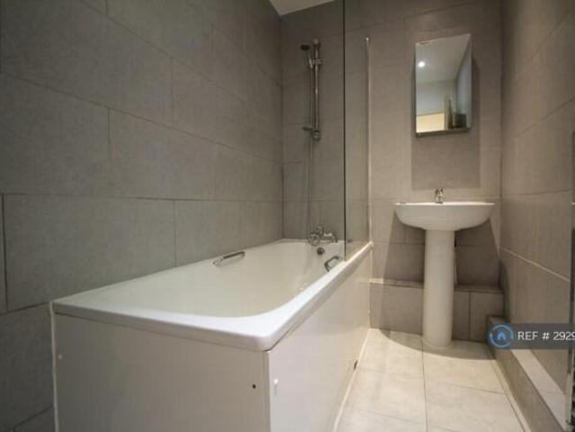 4 bedroom flat for rent in Stanhope St, London, NW1