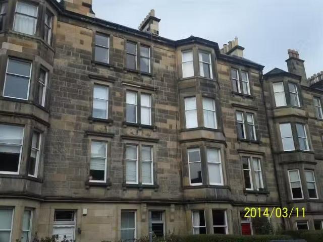 4 bedroom flat for rent in Strathearn Road, Edinburgh, EH9