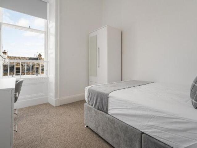 4 bedroom flat for rent in Strathearn Road, Edinburgh, EH9