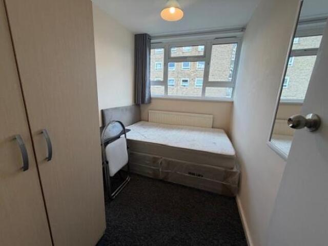 4 bedroom flat for rent in Summit Court, Shoot Up Hill, Kilburn, NW2