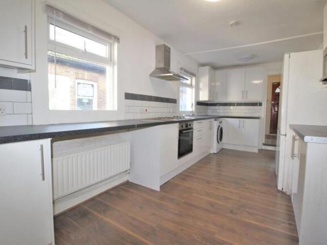 4 bedroom flat for rent in Sydenham Road, Guildford, GU1