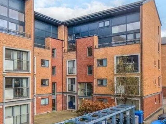 4 bedroom flat in Glasgow