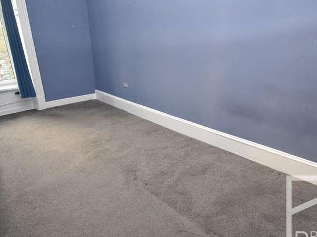 4 bedroom flat in Glasgow