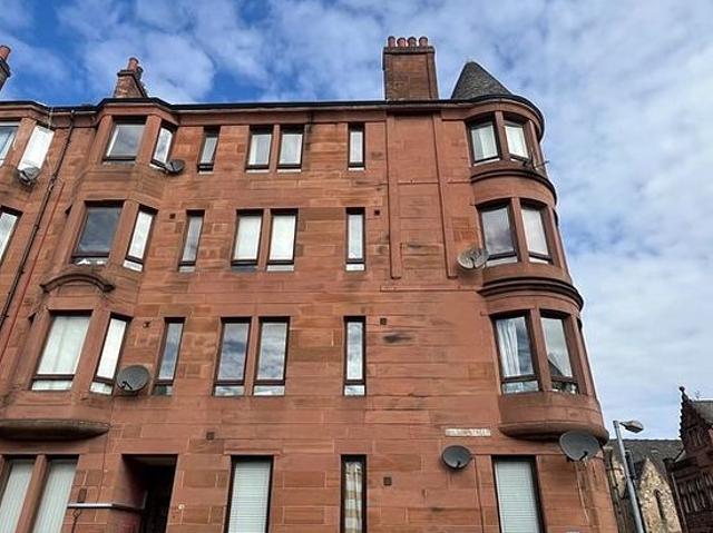 4 bedroom flat in Glasgow