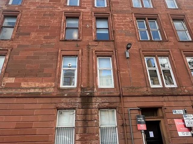 4 bedroom flat in Glasgow