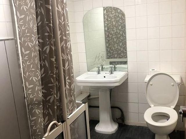 4 bedroom flat in Glasgow
